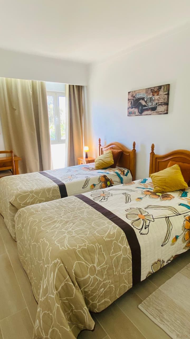 Apartamento 5 Min A Pé Da Praia. Renovado Em 2025. - Quarteira