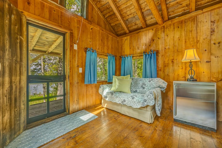 Rustic Lakefront Bunkhouse - Maine