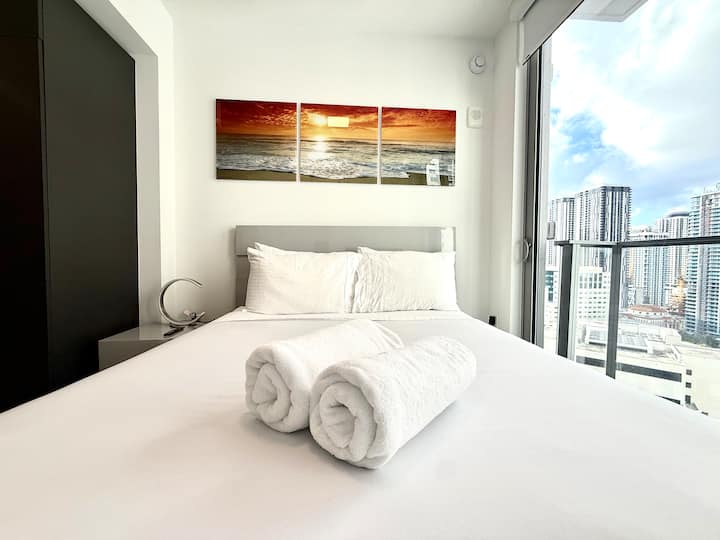 Stunning City Views Studio Gym/pool - Miami