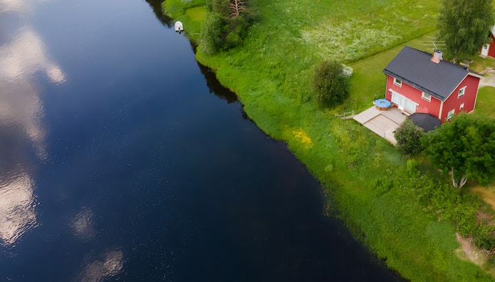 Renovated Riverfront Retreat - Lappland