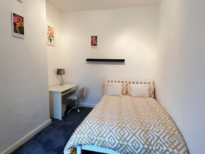 Private Room In Salford Quay, Samson Academy, Plab - Salford