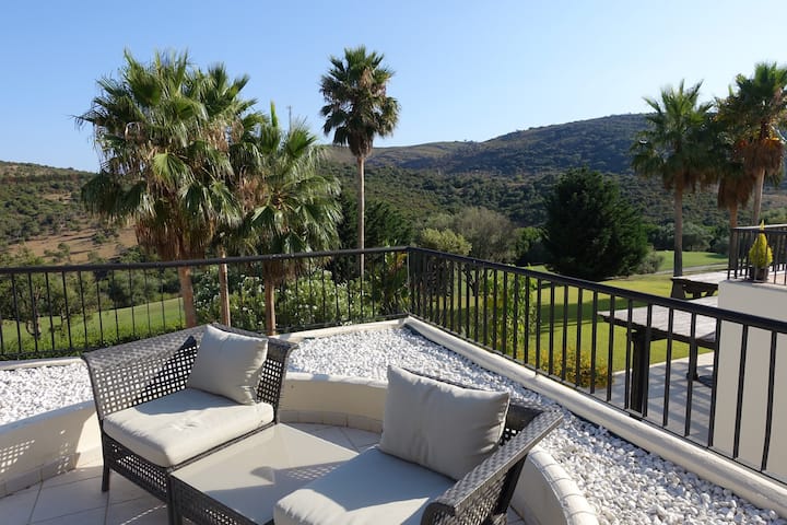 San Roque Luxury 3-bed Apartment - Sotogrande