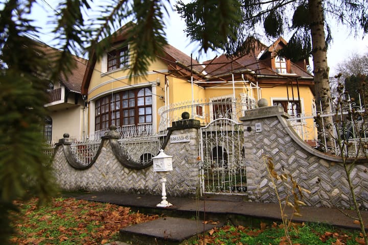 Villa Violett 2. Emeleti Családi Szoba - Miskolc