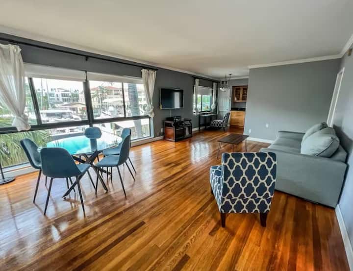 Waterfront Views 1br/1br-las Olas W/ Pool - Fort Lauderdale