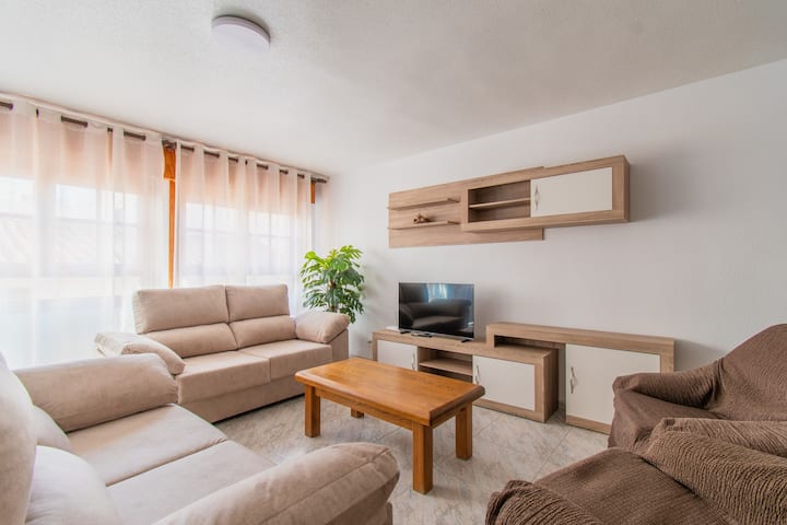 Central, Bright, Ac, And Wifi. - Águilas