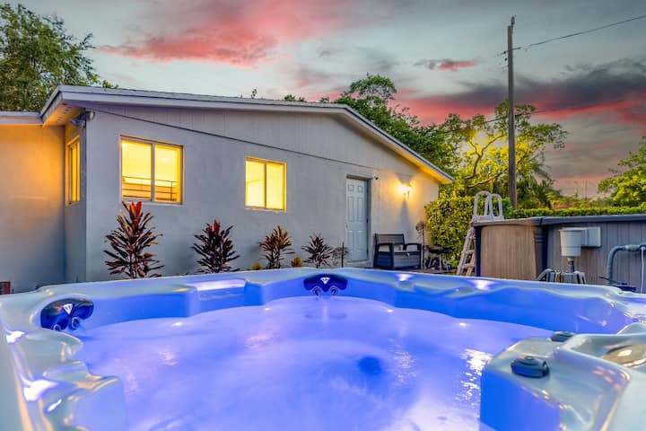 Sleeps 10 | Private Pool | Jacuzzi | Bbq - Miami, FL