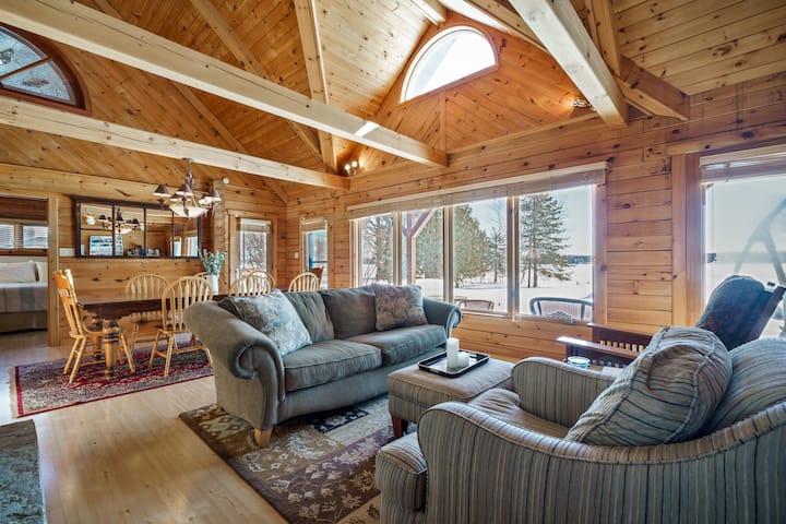 Lakefront 5br Cabin | Sauna | Hot Tub | Dock - Kawartha Lakes