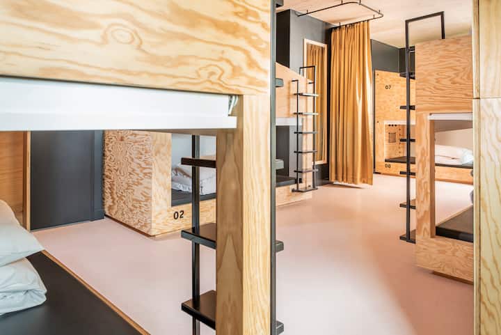 1 Lit Dortoir Réservé Aux Femmes - Paris