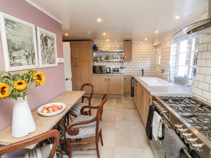 Elm Cottage Somerset Holiday Home - National Trust - Dunster Castle and Watermill