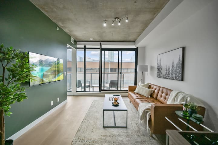 King Bed | Foosball | Ac | Gym | Central Downtown - Canada