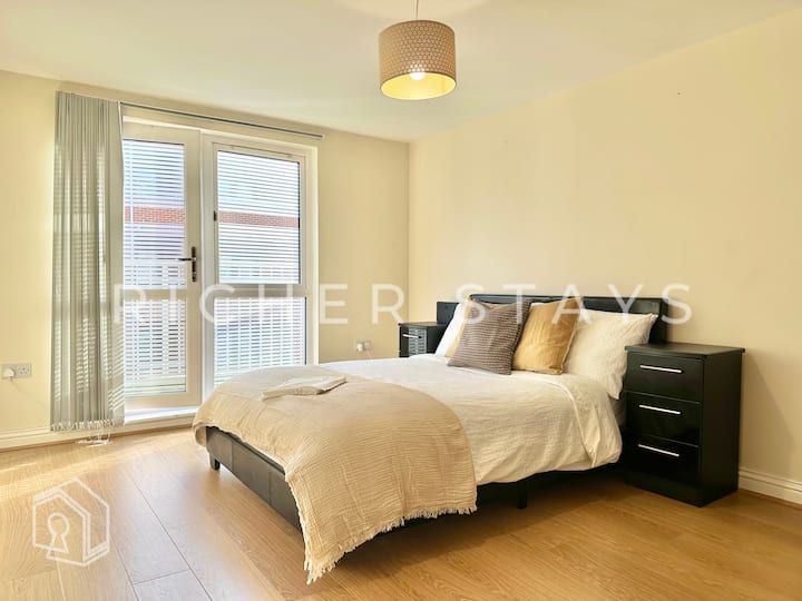 Modern 4-bedroom House | Families & Contractors - Dartford