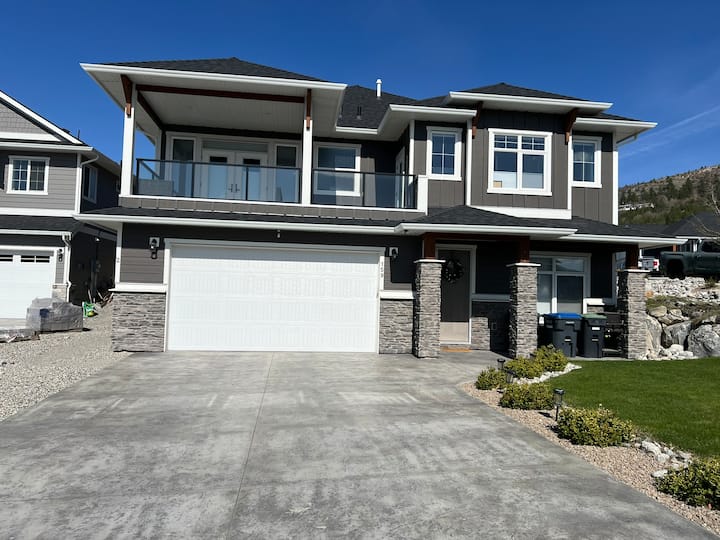 Peaceful Retreat •2br Walkout Suite • Full Kitchen - Penticton