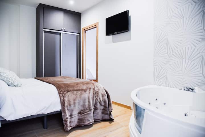 Apart. Lierganes Con Jacuzzi - Solares