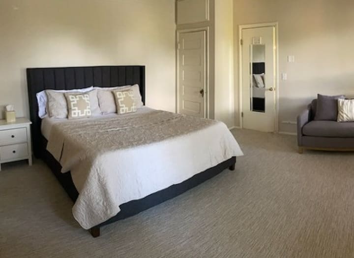 Lindon Room At The Riter Mansion - Logan, UT