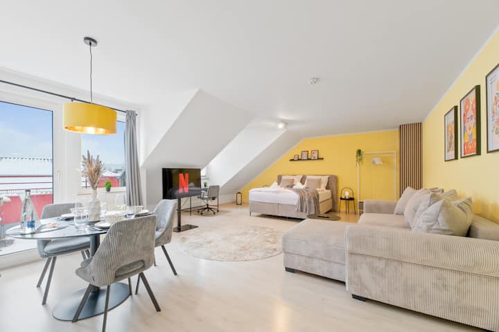Kingsize Bett, Balkon, Arbeitsplatz, Netflix - Pforzheim