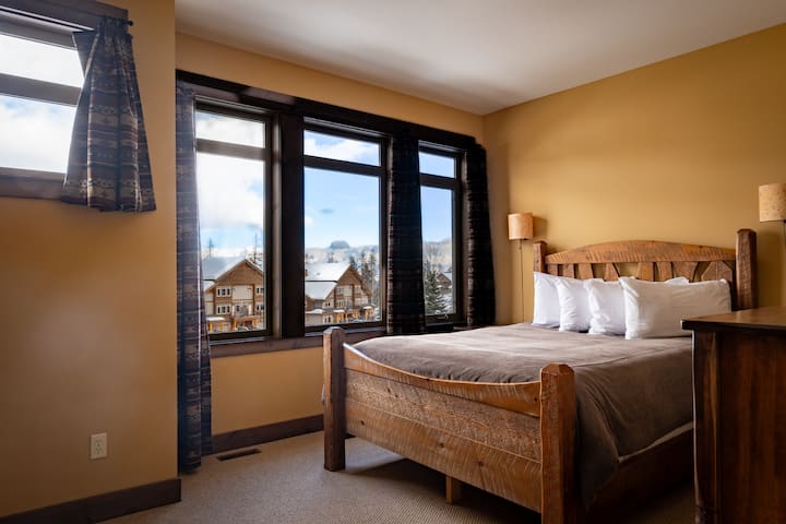 Mountain Breeze 3-bedroom Stay With Hot Tub! - Kimberley, BC, Canada