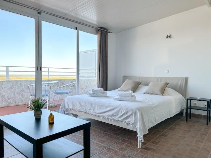 Casa Da Lena - Waterfront View & Close To Beach - Fuseta