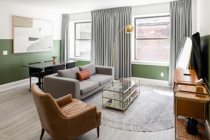 Sosuite | Corner 1br Apt W Laundry, Workspace - Philadelphia