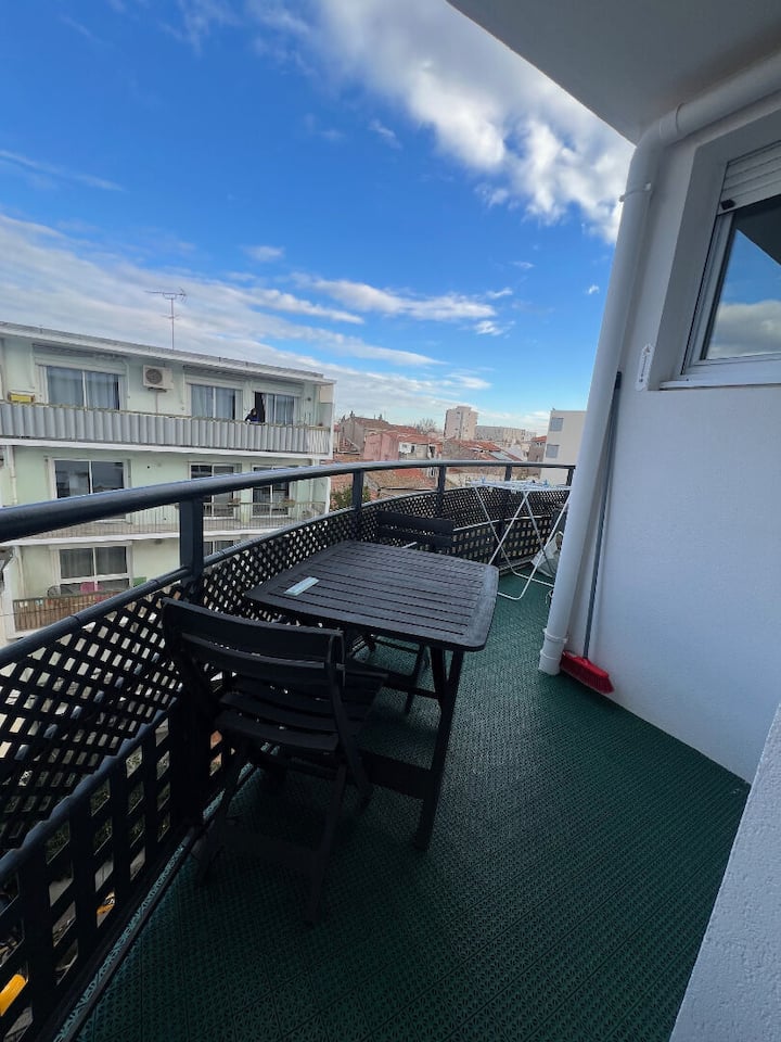 Appartement, Balcon Et Parking - Sète