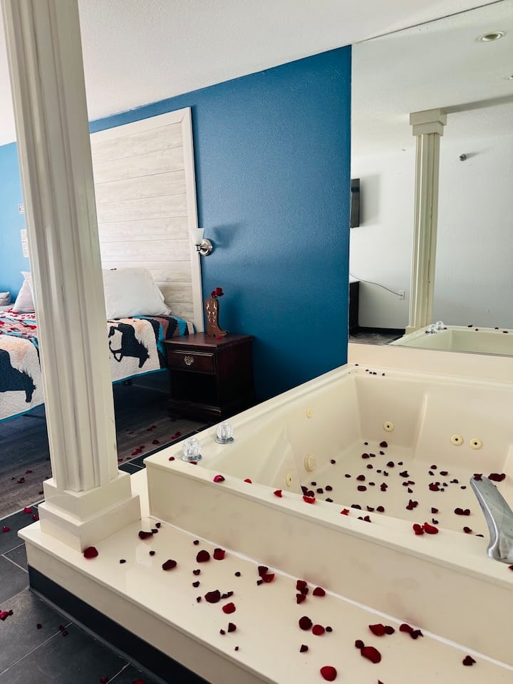 Romantic Honeymoon Retreat - Osage Beach, MO