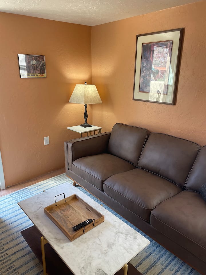 3 Blocks To U Of A. Location! - Tucson