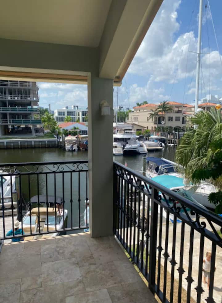 Studio With Balcony-las Olas W/pool - Fort Lauderdale