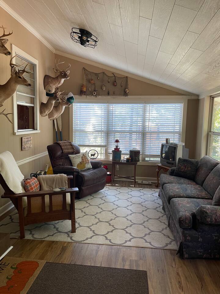 Great Little Get-a-away Cabin - Como, MS