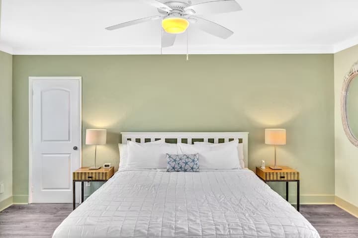 Beach Front Panoramic Suite ! - Hollywood, FL