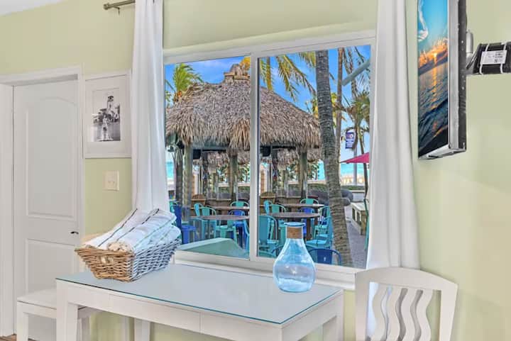 King Suite On The Ocean - Hollywood, FL