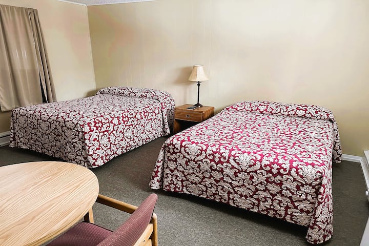 2 Queen Bed | Love Hotels Timberline By Oyo Lake - Ironwood, MI