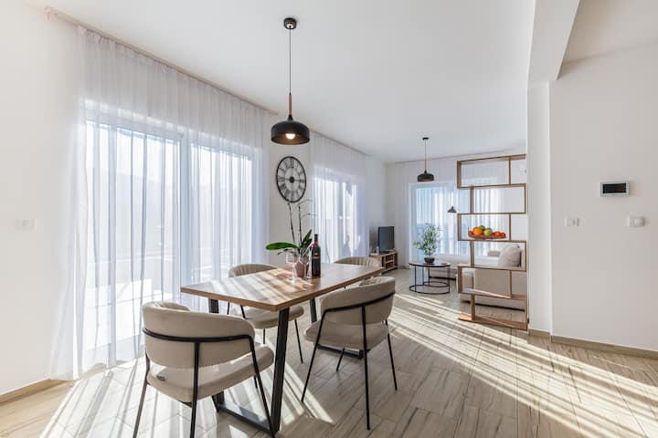 Sunny Side 3 Bedrooms Apartment - ブドヴァ