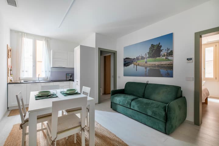 Secret Rose Garden In The Heart Of Padua - Padua