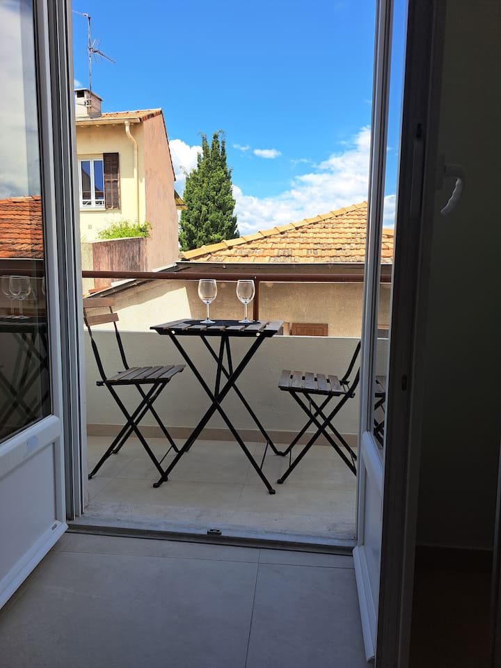 2 Pièces à 5 Minutes De Plage - St-Laurent-du-Var