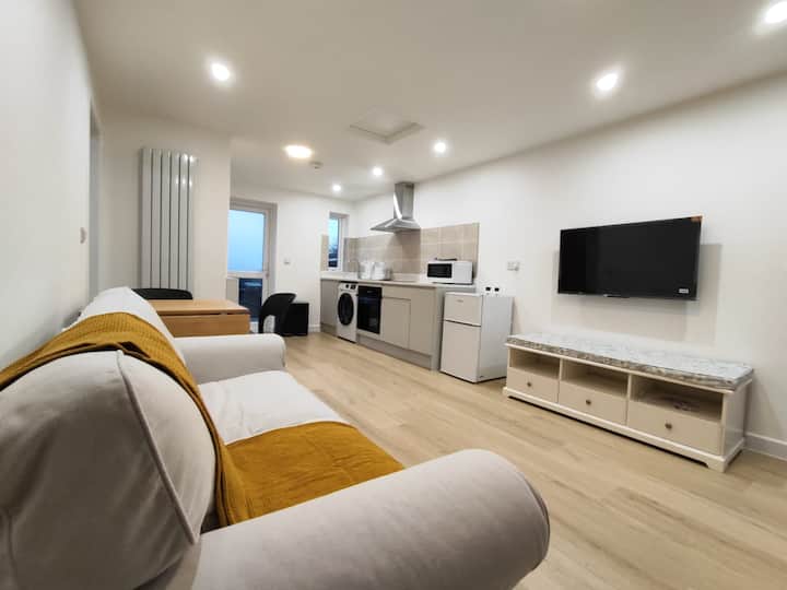 2 Bed 2 Parking Chippenham House - Chippenham