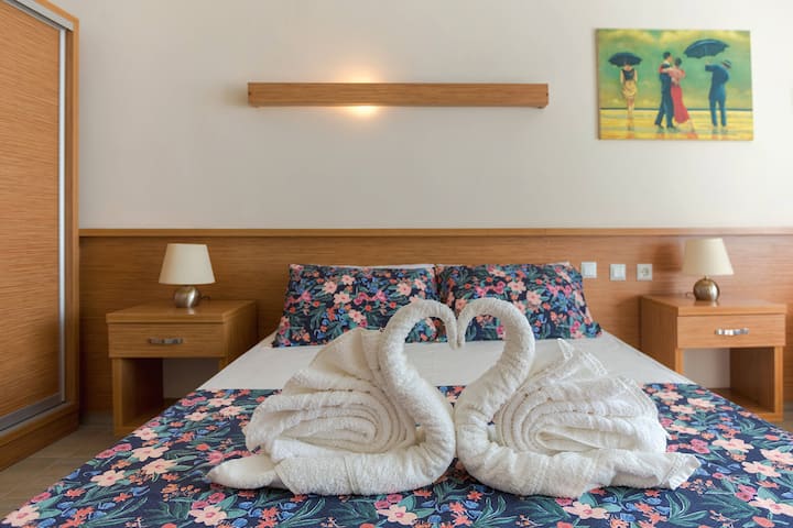 Aqua Nina Hotel - Üç Kişilik Deluxe Oda - Edremit, Balıkesir