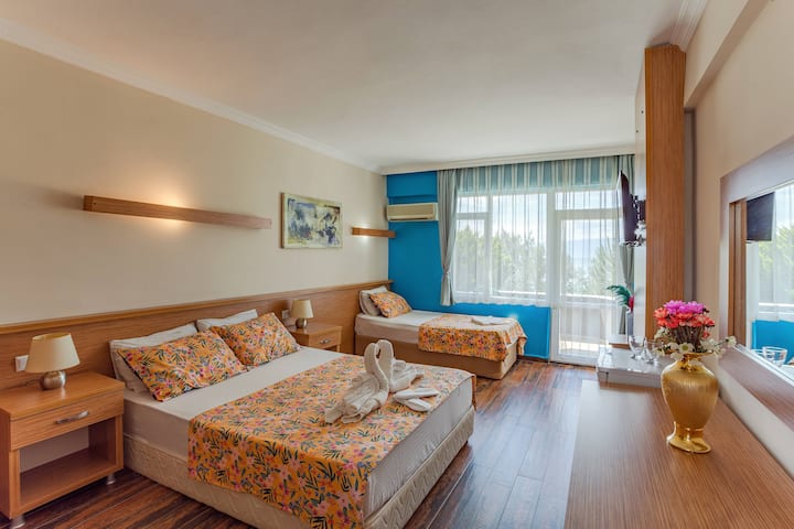 Aqua Nina Hotel - Dört Kişilik Deluxe Oda - Edremit, Balıkesir