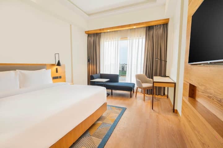 Cozy Room In An Upscale Hotel In Vrindavan - Vrindavan