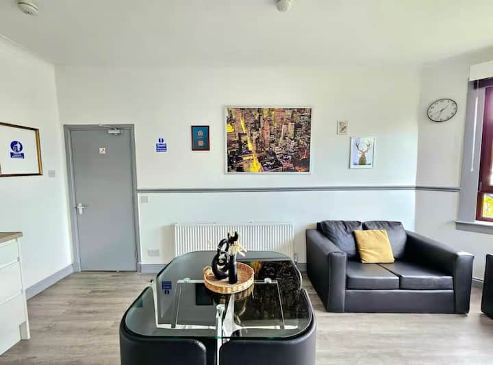 Modern 4 Bedroom Home, Glasgow South - Glasgow