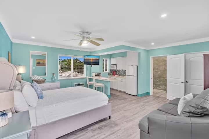 Seaside Serenity-stunning View - Hollywood, FL