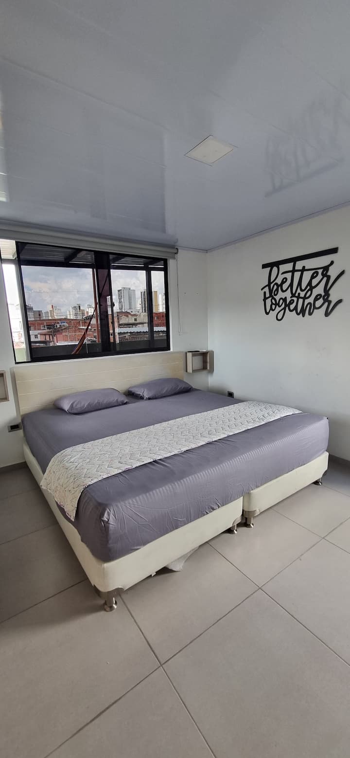Cómoda  Habitación Y Terraza - ヒロン