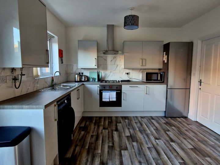Ideal For Work|5 Large Bedrooms|2 Bath|close To M5 - Bristol