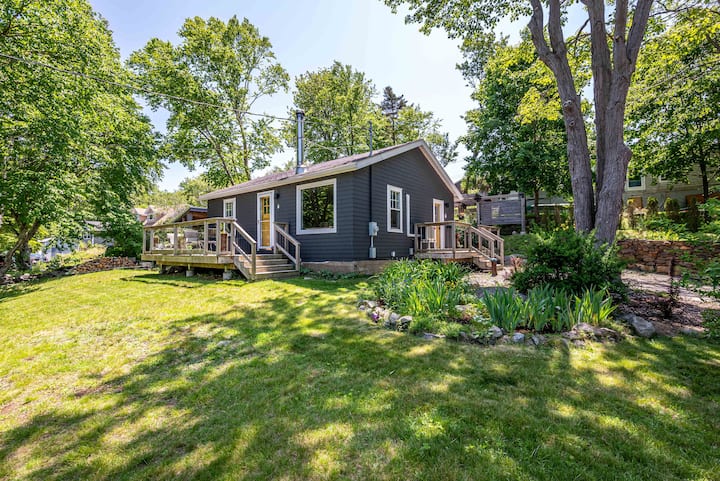 Salty Breeze Cottage - Halifax, Canada