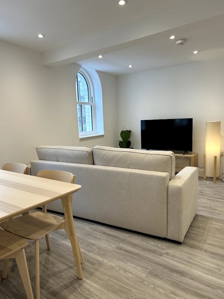 Charming Flat On High Street Ken - London, UK