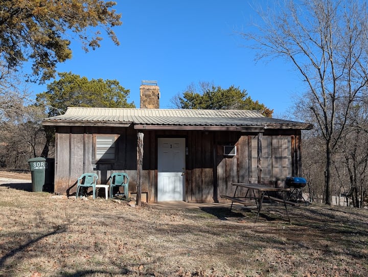 Mt View Cabin Sleeps 6 W/ Bunks! - Davis, OK