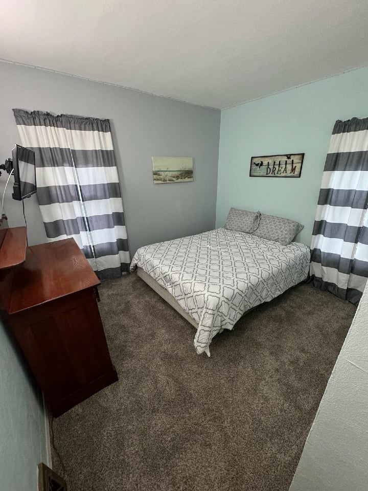 Charming 2 Bedroom House - Oshkosh, WI