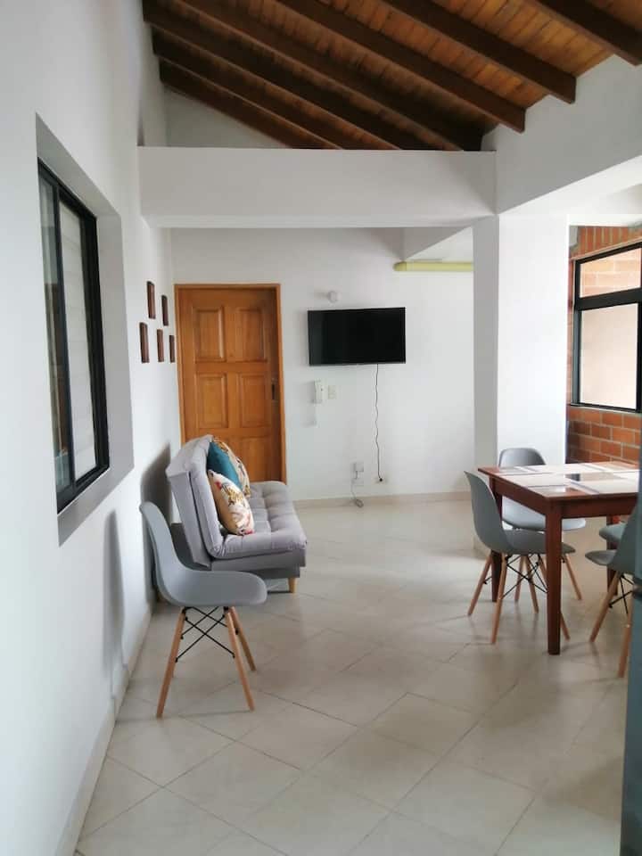 3br “Cámbulo” Apt Laureles – Sleeps 7, Walkable - Medellín