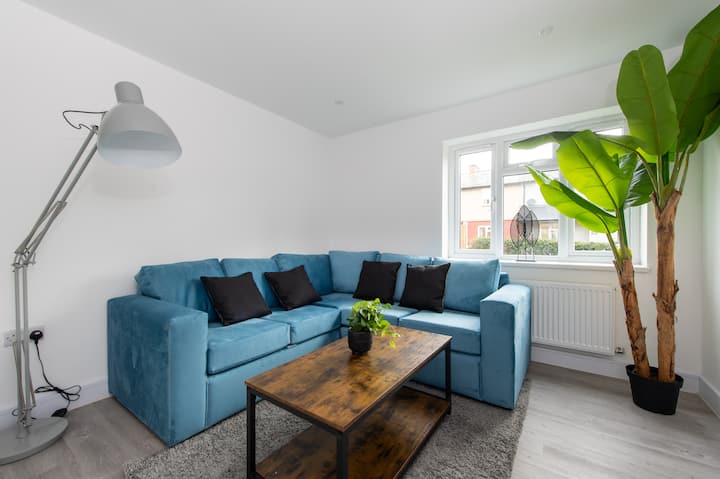 Compton House - 4 Bed - Tewkesbury