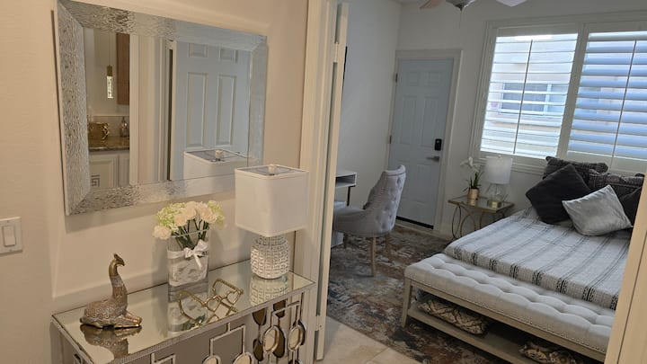 Cozy, Convenient And Elegant! - Mission Viejo, CA