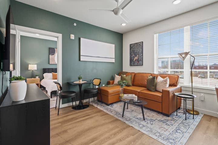 Lux Apt Near Downtown W/stocked Kitchen+king Bed - Dallas, TX