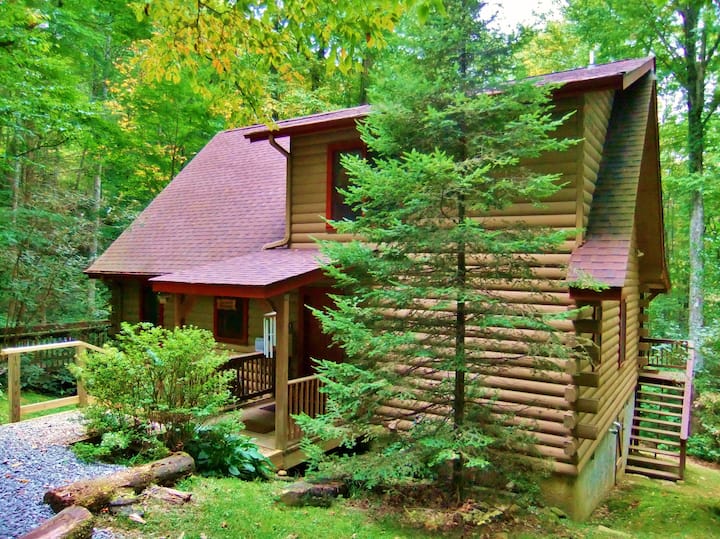 Creekside Hideaway I - Log Cabin - Maggie Valley, NC